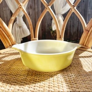 Pyrex | Kitchen | Vintage Pyrex Yellow Round Glass Casserole Dish ...